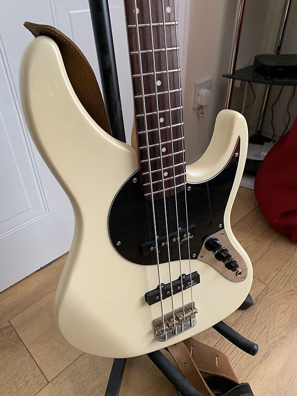 Vintage AV4 Jazz Bass | Reverb UK