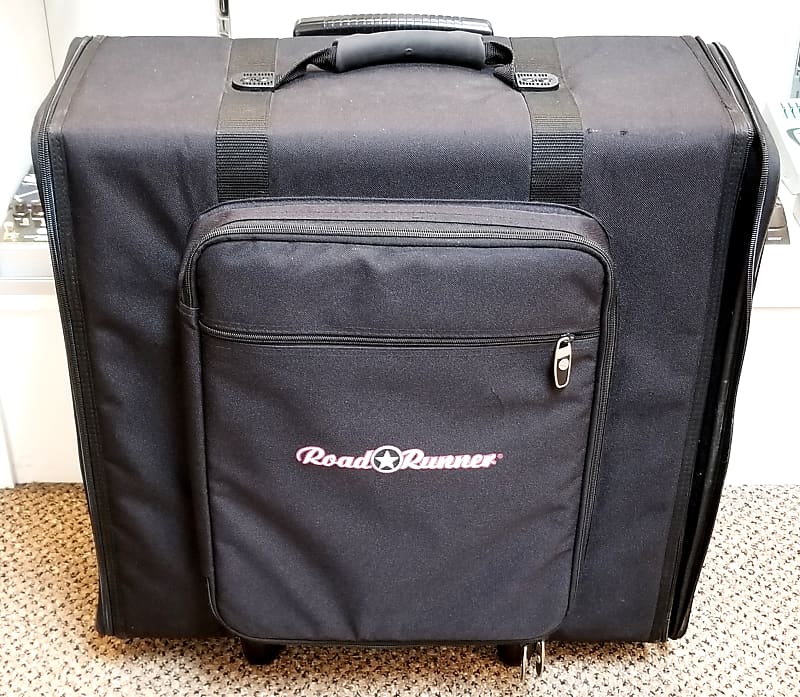 used Road Runner 4 Space Rolling Soft Rack Case, Fair | Reverb