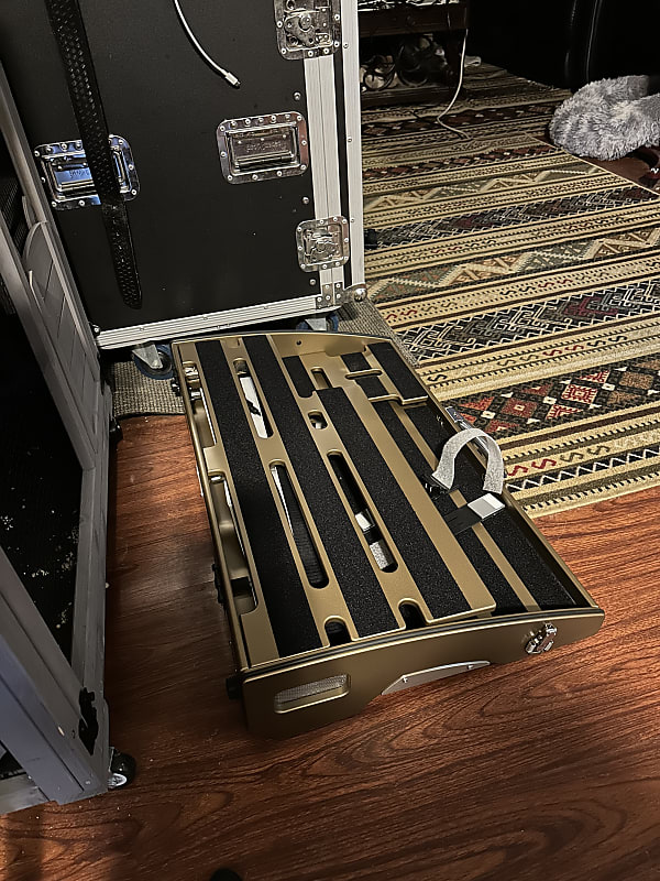 Schmidt Array Large Pedal Board - Gold & Black | Reverb