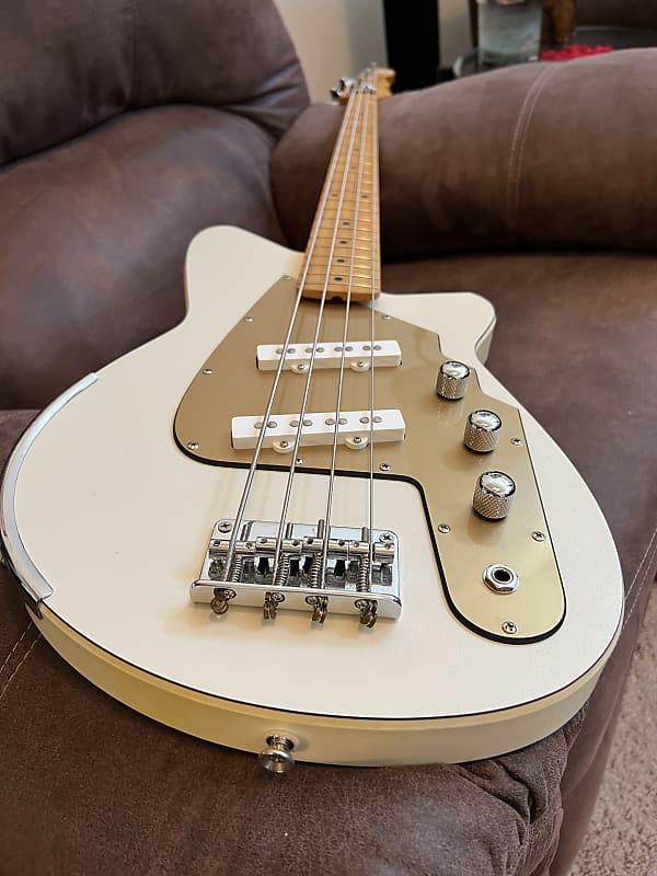Reverend Rumblefish 2000 Aged White | Reverb