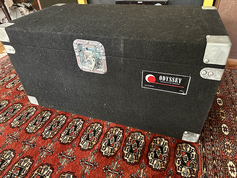 Odyssey CLP200P Carpeted Pro LP Case with Recessed Hardware / | Reverb