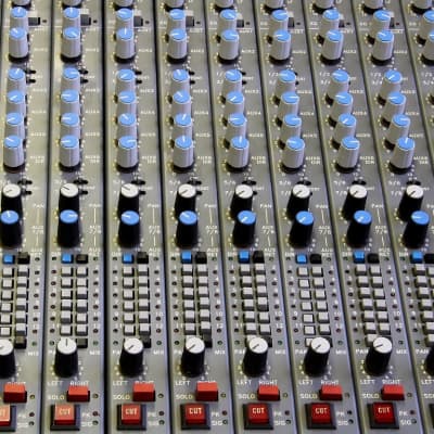 DDA DMR12 44 Input Analogue Console | Reverb