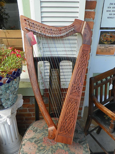 New Roosebeck Heather Harp TM, 22 Strings, Celtic Lap Harp | Reverb