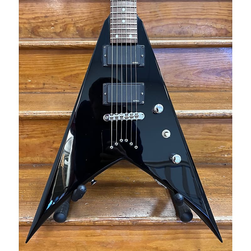 SECONDHAND Jackson JS30 King V Black Modded with EMG Pickups | Reverb