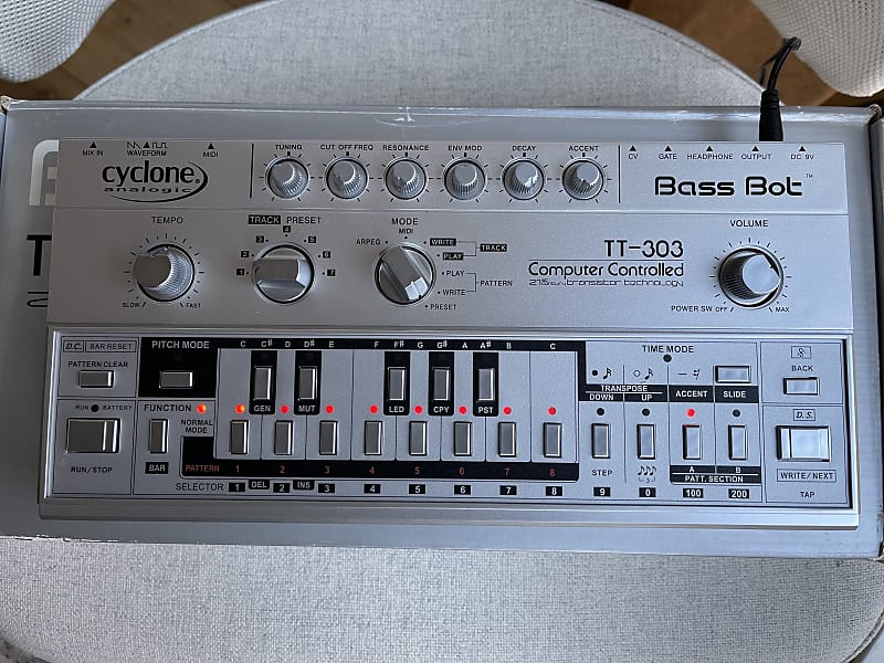 Cyclone Analogic Bass Bot TT-303 Analogue Mono Synthesizer | Reverb UK