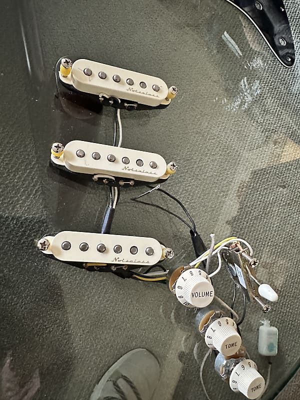 Fender strat vintage Noiseless - Cream | Reverb