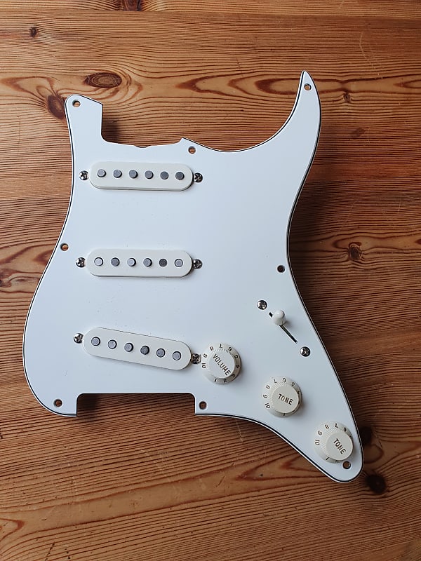 Fender Eric Johnson Loaded Pickguard Signature Set R/W | Reverb Canada