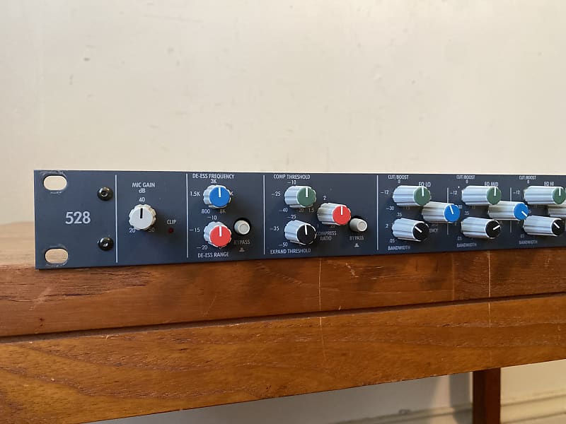 Symetrix 528 Vocal Processor / Channel Strip. Mic Pre, EQ, | Reverb