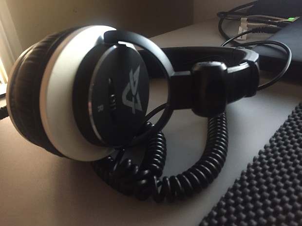 Ultrasone DJ1 2010 Black and White | Reverb