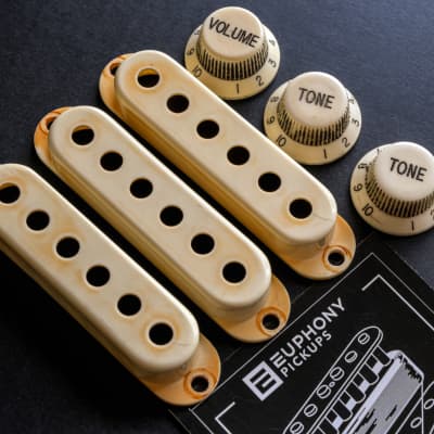 Fender Stratocaster Relic Pickup Covers & knobs - Cream aged | Reverb