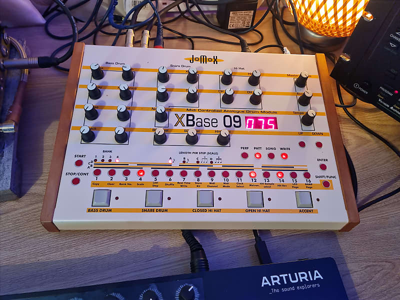 JoMox Xbase 09 | Reverb