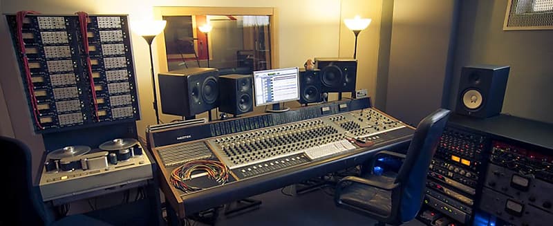 Neotek Series II 28x8x2 Mixing Console | Reverb