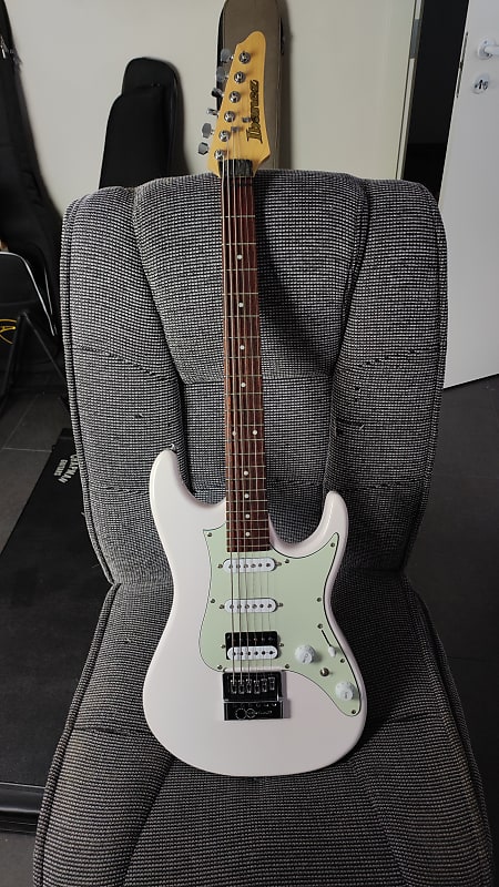 Ibanez AZES Evertune (retrofitted) + BKP Juggernaut | Reverb Canada