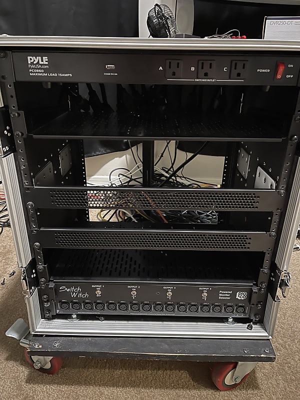 Seismic audio 12 space rolling rack | Reverb