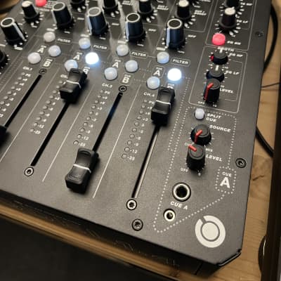 PLAYdifferently Model 1.4 analogue 4-channel DJ Mixer | Reverb UK