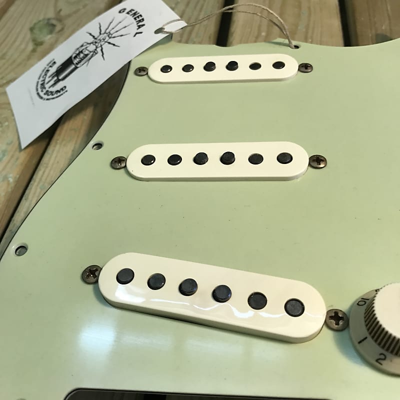 General 1964 Full loaded Scratchplate & pickups | Reverb France
