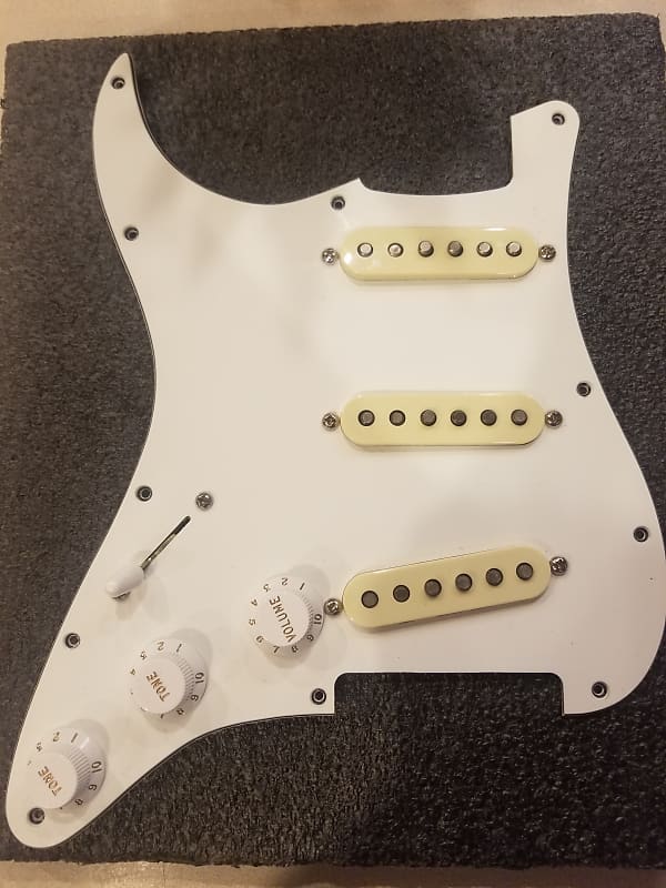 V- Mod Pre - Loaded Strat Pickguard (Left-Handed) | Reverb Canada