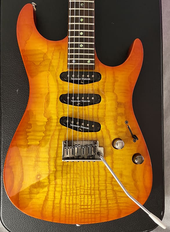 Fender Showmaster SSS flame maple Cherry Sunburst (2004) | Reverb