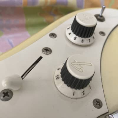 Fender Performer Made in Japan 1985 White/yellow | Reverb