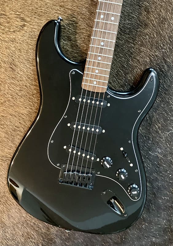 Fender Squier Stratocaster Black | Reverb