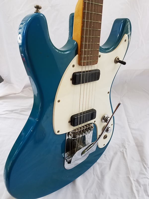 De-Ramones-ing a Mosrite - OffsetGuitars.com