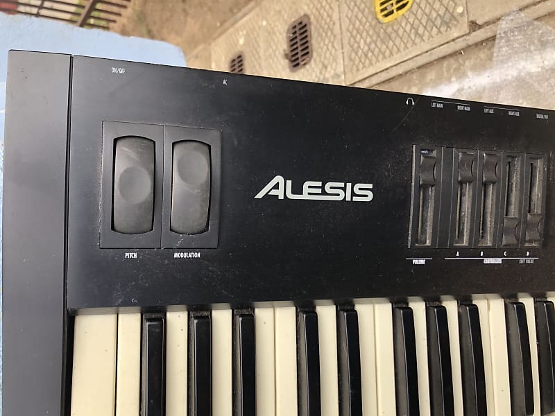Alesis QS 7.1 1999 Black | Reverb