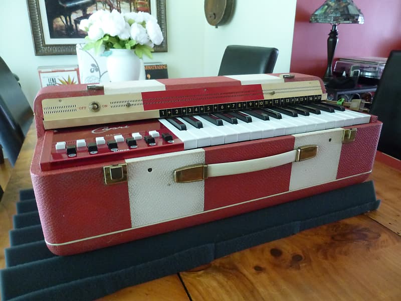 Vintage Capri Suitcase Chord Organ | Reverb