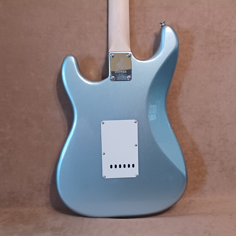 Donner DST-152 Seeker 2020s Metallic Sky Blue Robbie Donner DST-152 Seeker 2020s Metallic Sky Blue Robbie