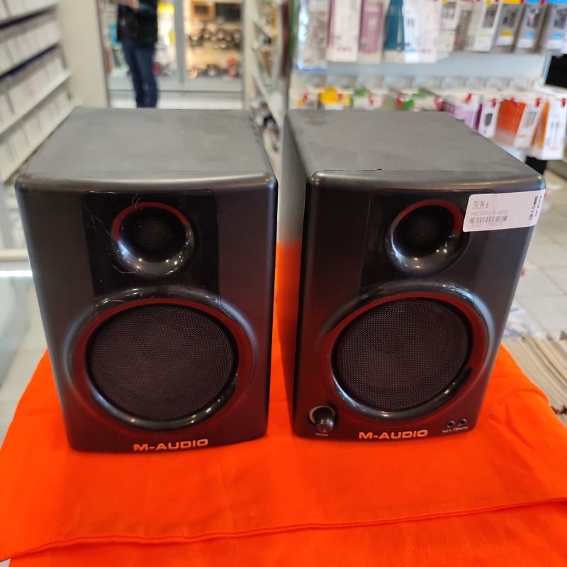 M-Audio AV 40 | Reverb