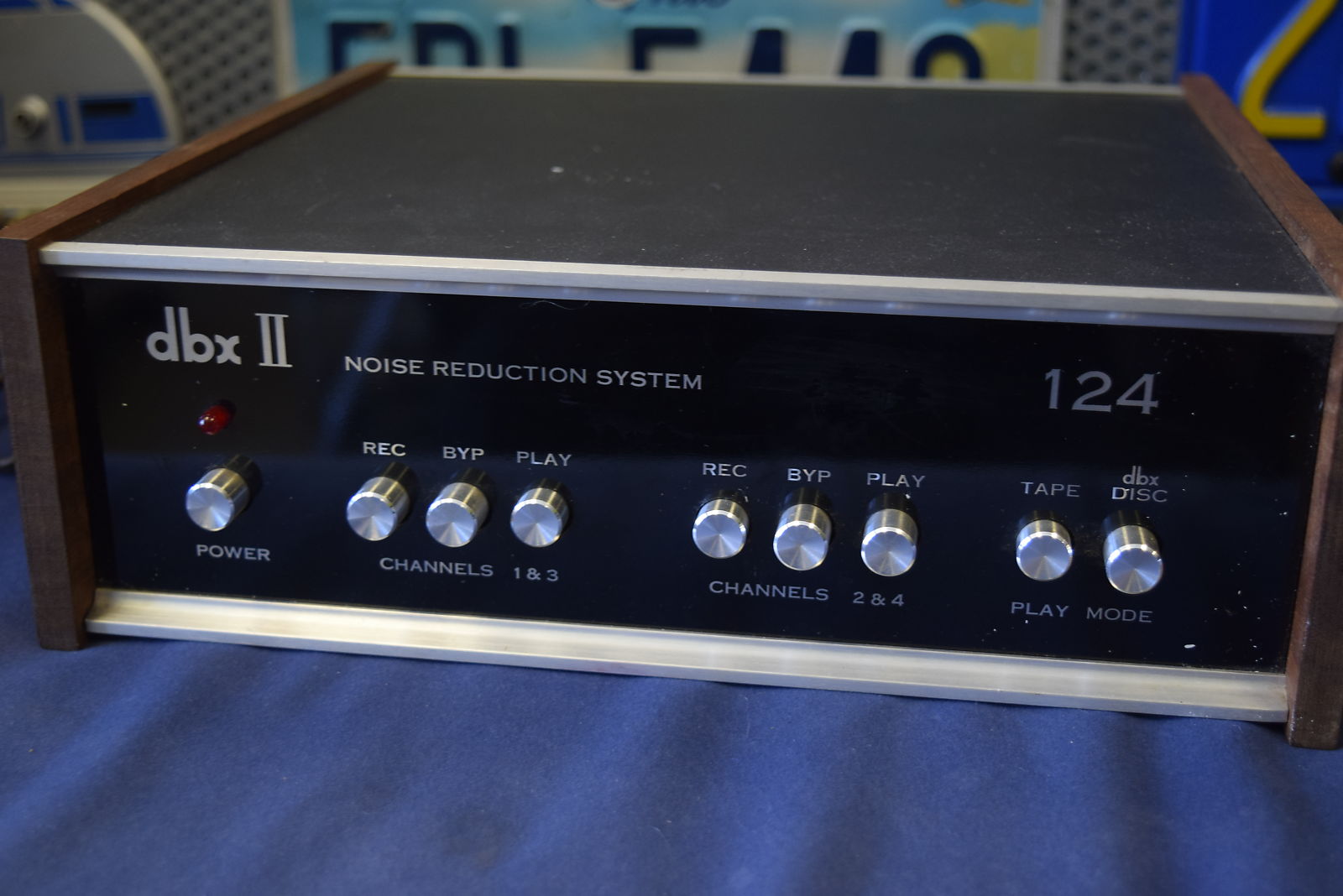 dbx 124 4-Channel Type II Noise Reduction System | Reverb UK