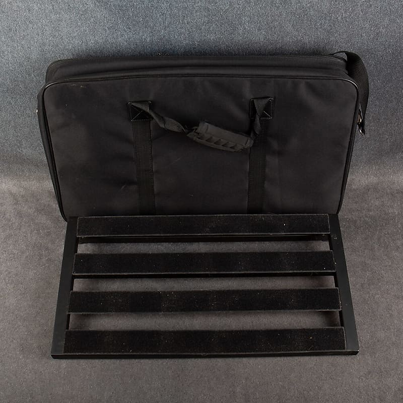Pedaltrain Classic 2 Pedalboard - Gig Bag - 2nd Hand | Reverb