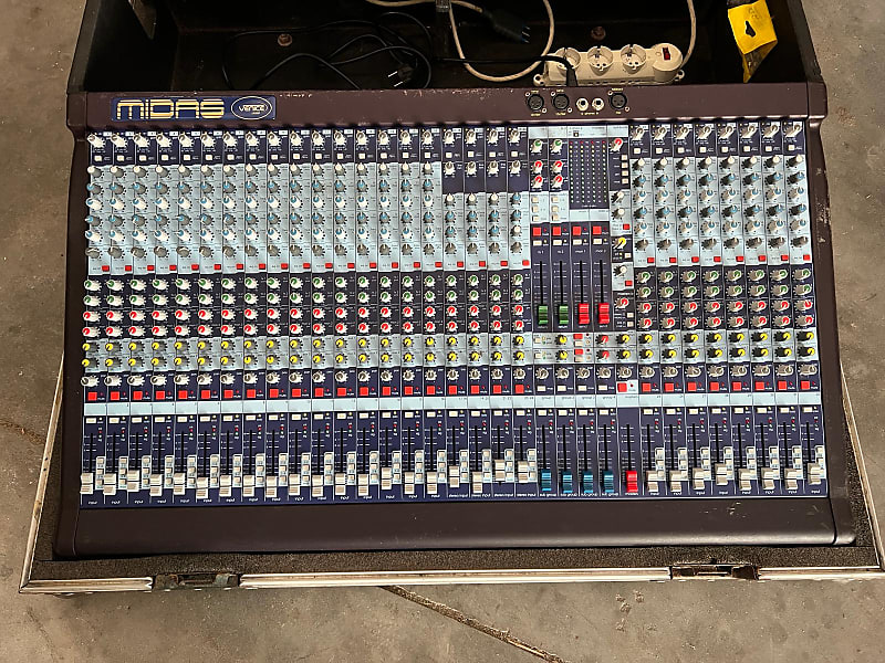 Midas Venice 320 32-Channel / 46-Input Mixing Console | Reverb UK