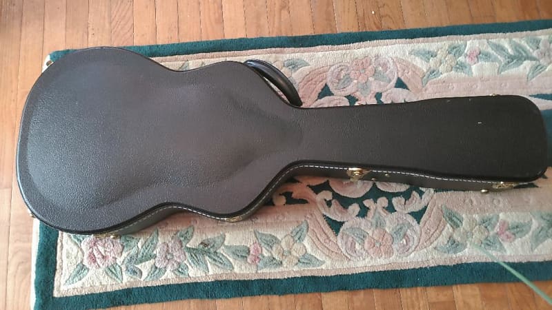 Martin hard guitar case in excellent condition | Reverb