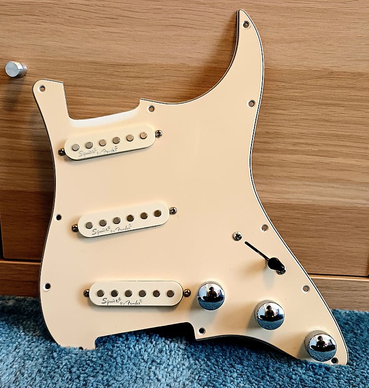 Squier/Fender Stratocaster Loaded Pickguard/Scratchplate | Reverb UK