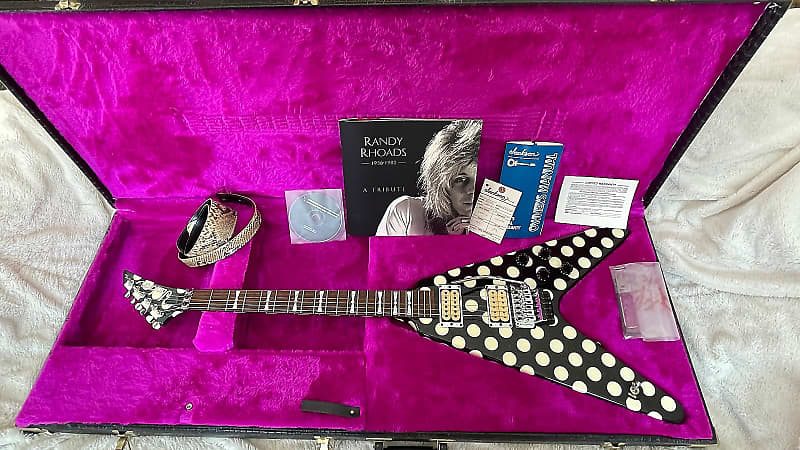 Jackson Randy Rhodes Flying V Polka dot tribute | Reverb