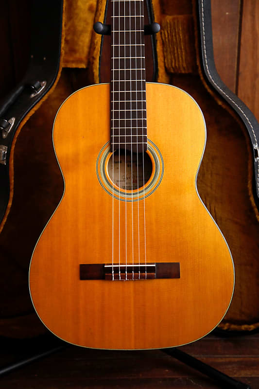 Yairi Model No. 250 Classical Guitar 1966 Pre-Owned | Reverb