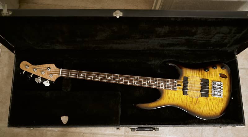Short scale custom made jazz bass & case | Reverb