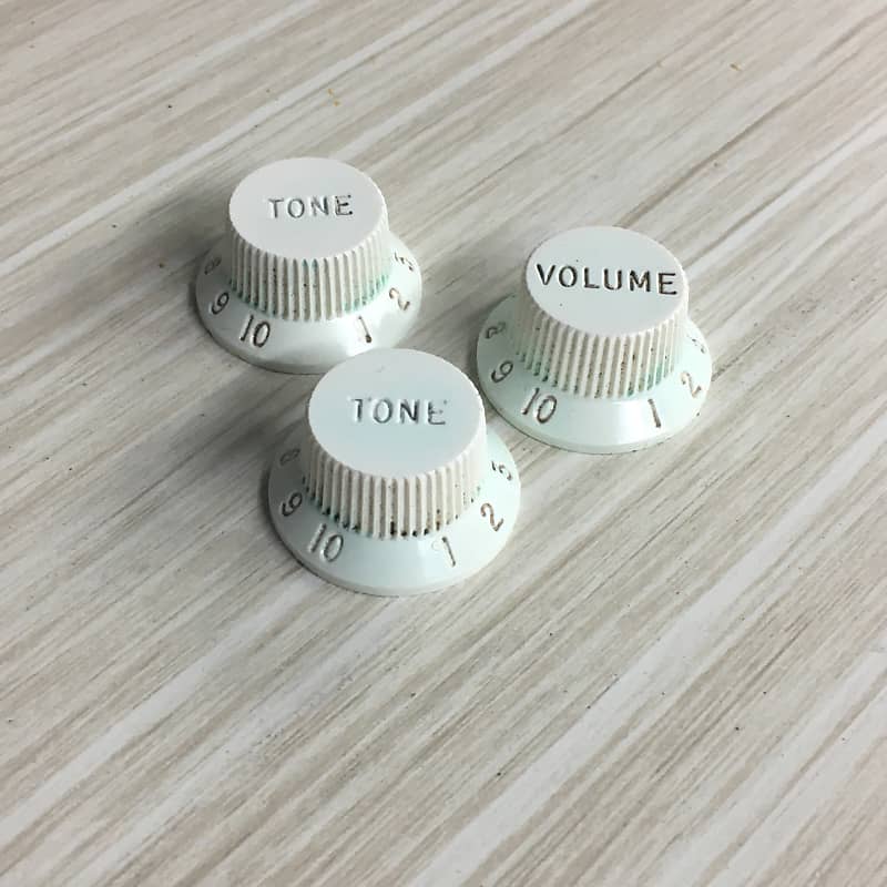 Genuine Fender Vintage ‘62 NOS Faded White Relic Knobs | Reverb