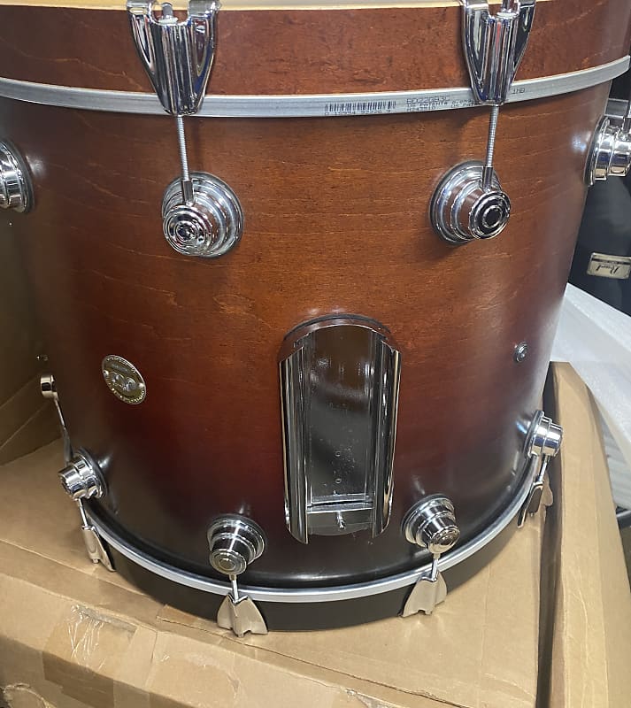 DW Collectors maple 18”x22” bass drum with DW double Tom | Reverb