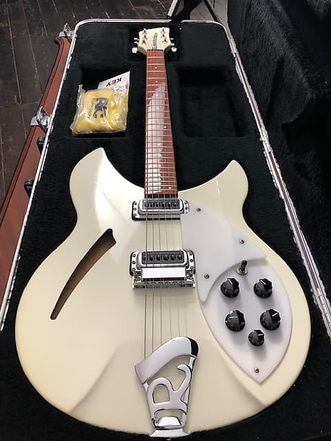 Rickenbacker 330 snow glow/white | Reverb