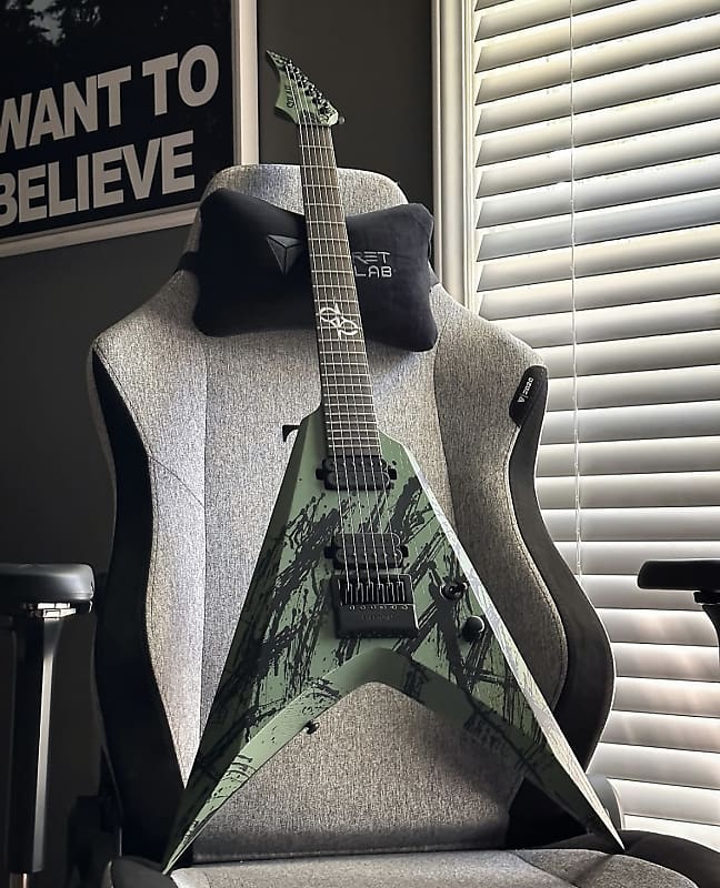 Solar Guitars V1.6 - Flying V guitar in Green Cannibalismo | Reverb
