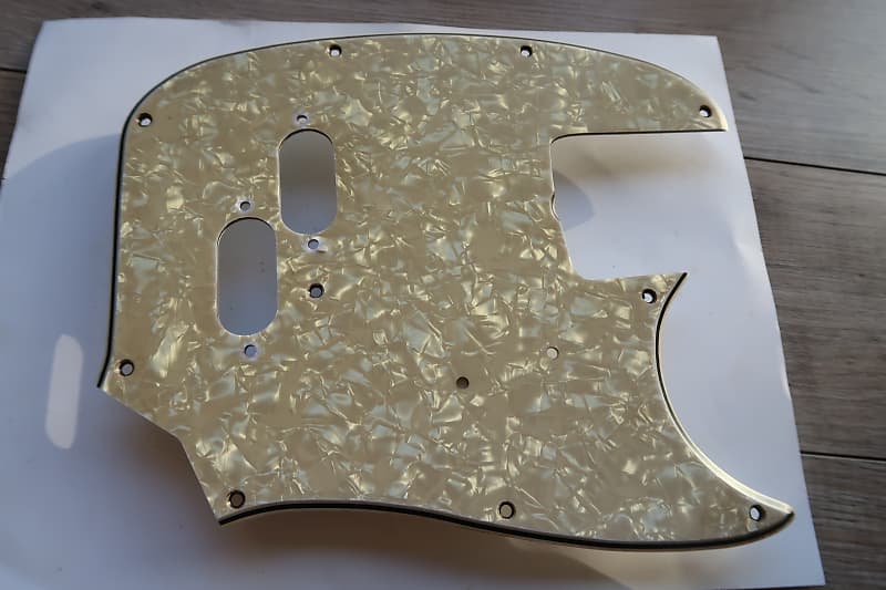 Bass Pickguard Fender Mustang Pearloid Pearl relic aged 1972 | Reverb