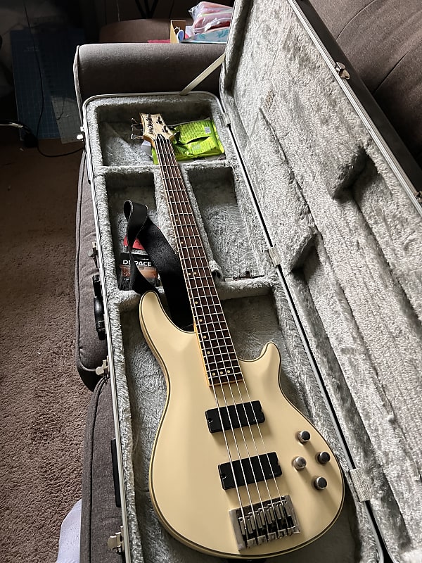 Schecter 5 String Bass 2008 - White | Reverb