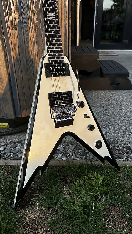 Dean Dime Razorback V - White/Black Bevels 2000s *DEMO | Reverb