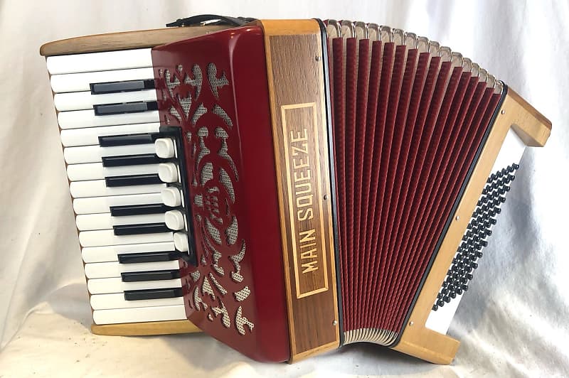 6888 - Walnut Main Squeeze Piano Accordion LMM 26 72 | Reverb