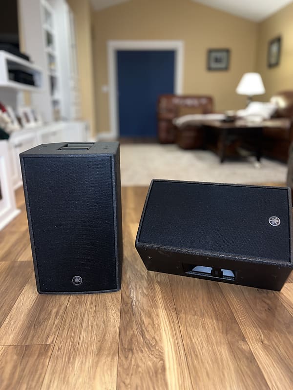 Two Yamaha DZR10 2022 Speakers - Black | Reverb