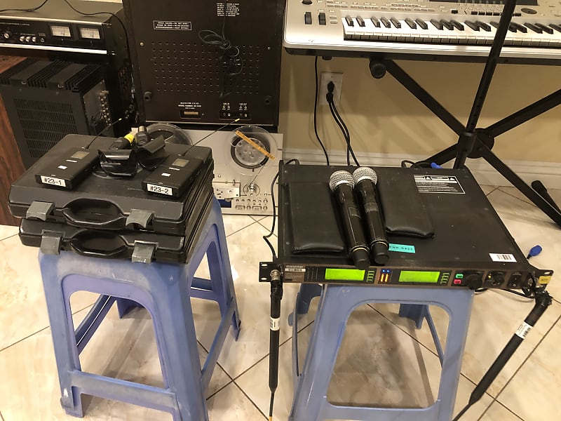 Shure UR4D UR1 UR2 SM58 | Reverb