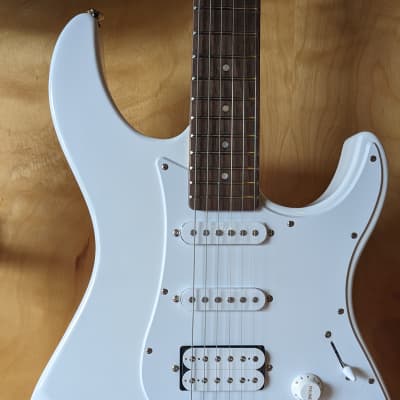 Yamaha Double Cutaway Electric Guitar, White PAC012 WH | Reverb Canada