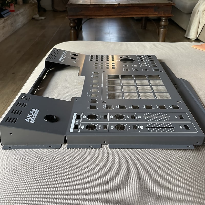 Akai MPC4000 Music Production Center | Reverb