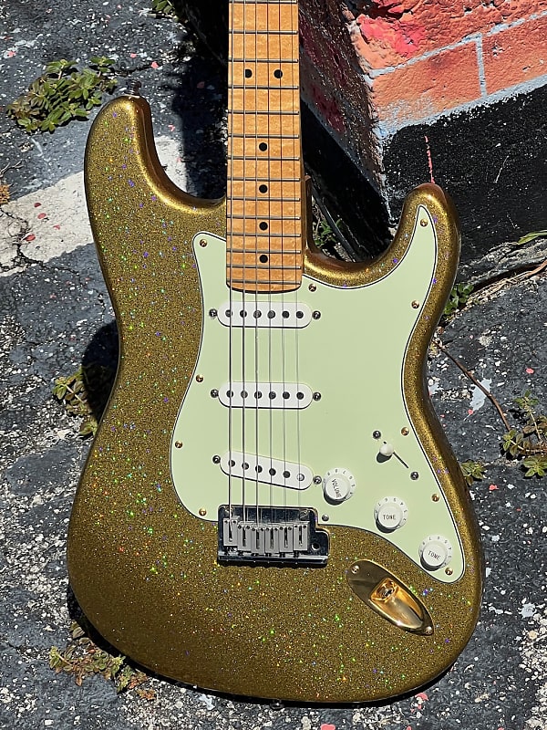 Fender Custom Stratocaster 2016 a stunning Gold | Reverb Australia